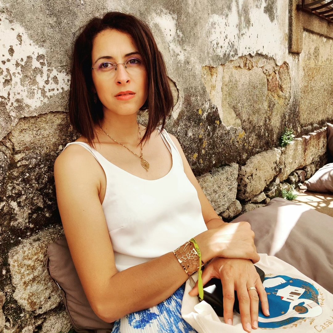 Alexandra Vieira e o romance Comme dit la chanson - RDP Internacional - RTP