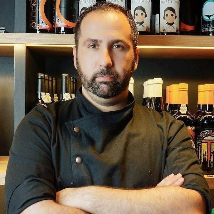 Nelson Santos é cozinheiro em Taiwan - RDP Internacional - RTP