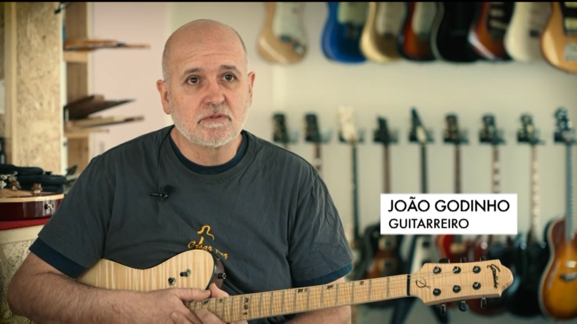 Instrumentos musicais pelas mãos de João Godinho - RDP Internacional - RTP